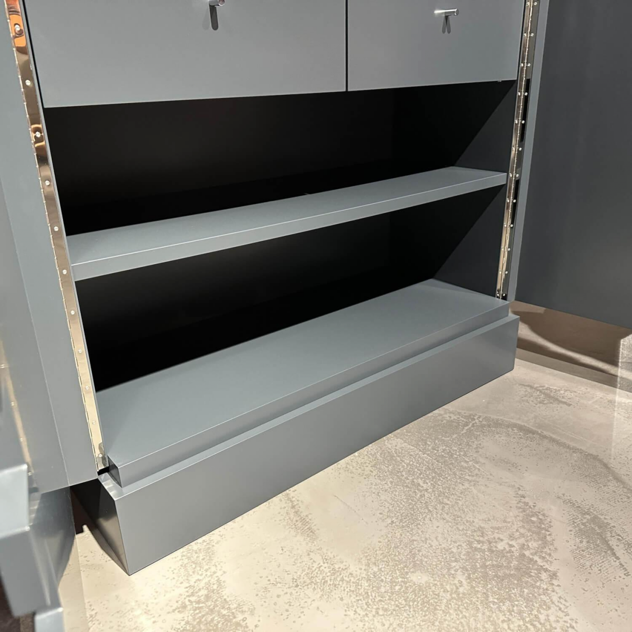 KMK Barschrank Maxim 2-Türig 391-42-82657 | MÖBELFIRST.DE!