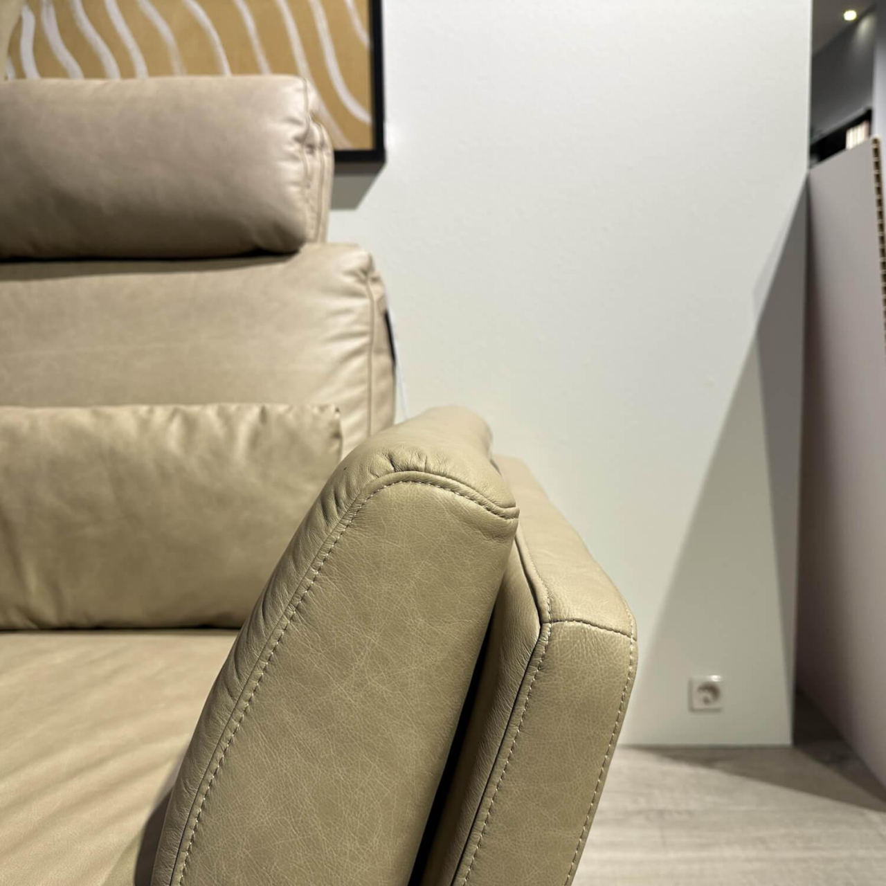 Sofa Tova RA 22002 Leder Vicenza Taupe Beige Metallkufe 420 Schwarz ...