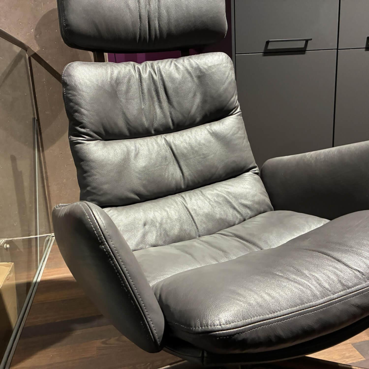 Sessel Arva Lounge Leder Sauvage 8102 Anthrazit Gestell Metall ...