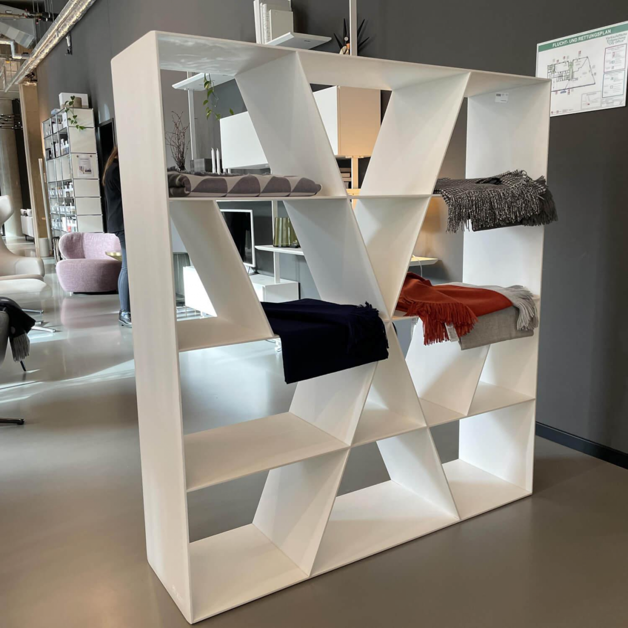 B&B Italia Regal Shelf X 258-42-60299 | MÖBELFIRST.DE!